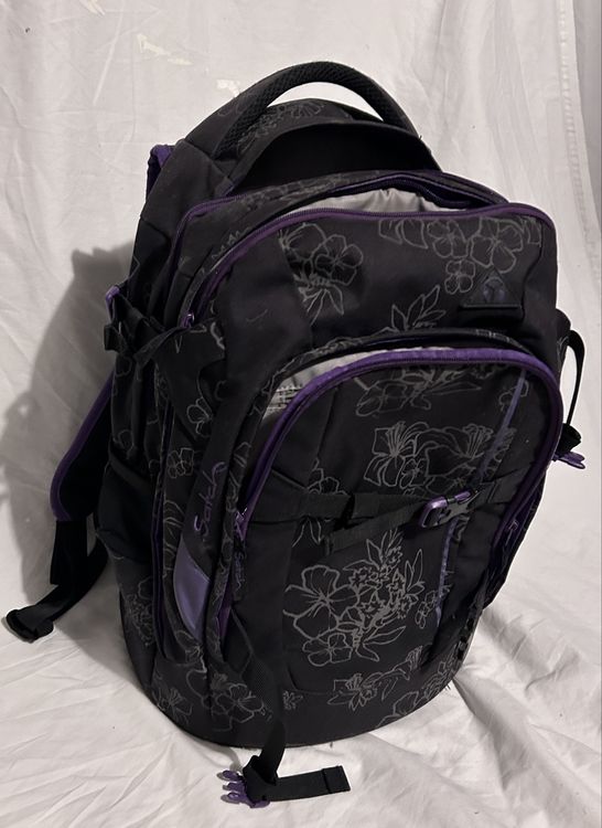 Satch Schulrucksack schwarz-lila Muster ergonomisch | Kaufen auf Ricardo