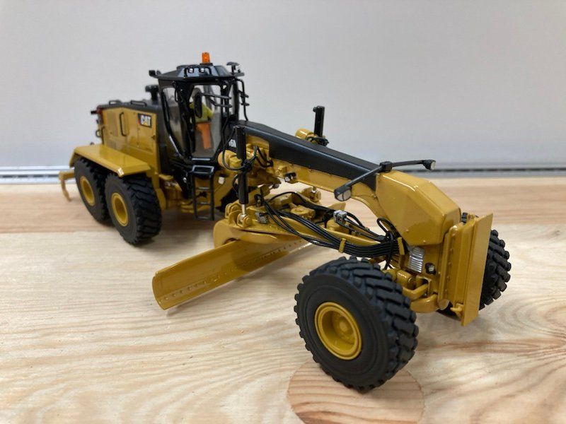 Diecast Masters 1:50 85507 Cat Grader (Gebraucht) in Brislach für CHF ...
