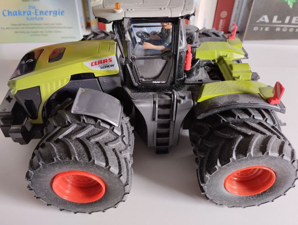 SIKU CONTROL CLAAS XERION 5000 MIT DOPPELRÄDERN (Gebraucht) in Basel ...