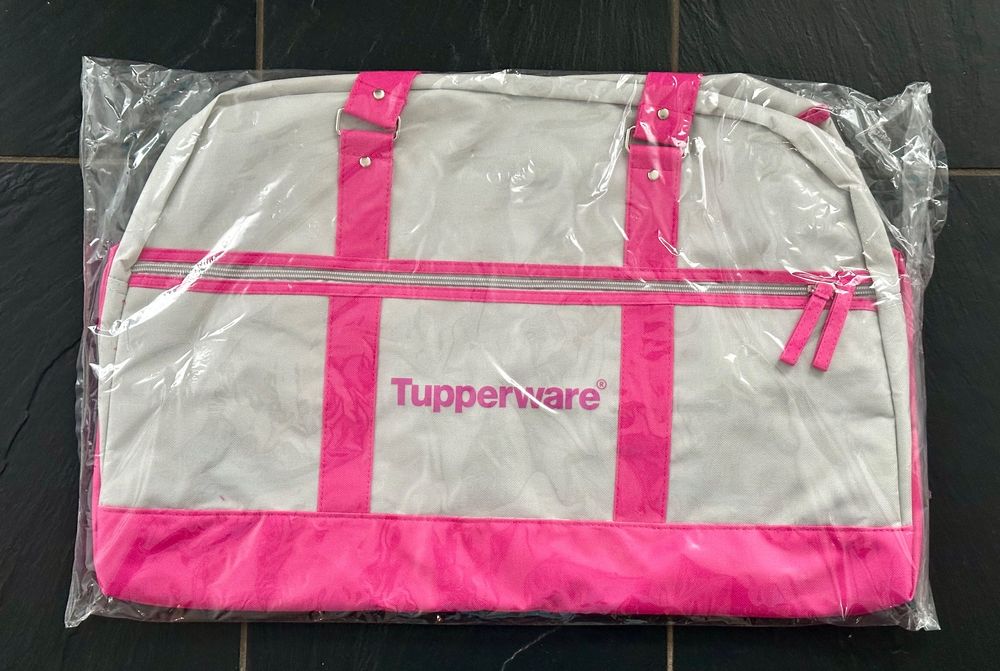 Tupperware grosse Reisetasche (Neu und originalverpackt) in Wallbach ...