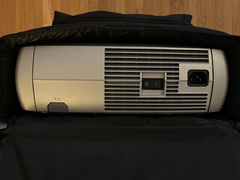 Projecteur InFocus X1 – Vintage, Solide et Opérationnel (D'occasion) à ...