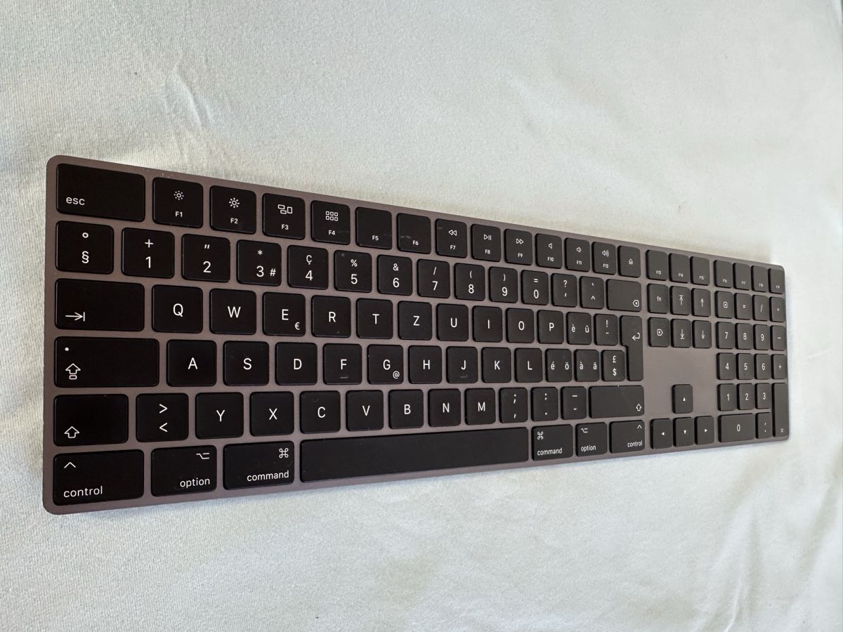 Apple Magic Keyboard with Numeric Keypad - Space Gray (Gebraucht) in Echandens für CHF 50 – mit ...