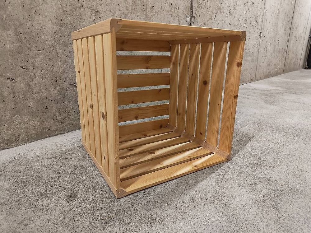 Holzkisten (5 Stk, eine davon mit verschliessbarem Törchen) (Gebraucht ...