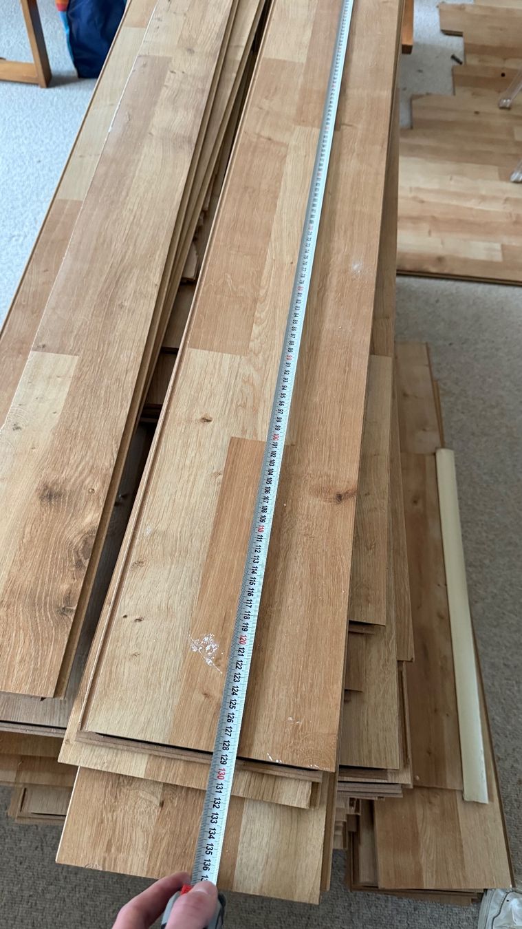 Laminat (130cm), ca. 100kg (Defekt) in Feusisberg für CHF 1 – nur ...