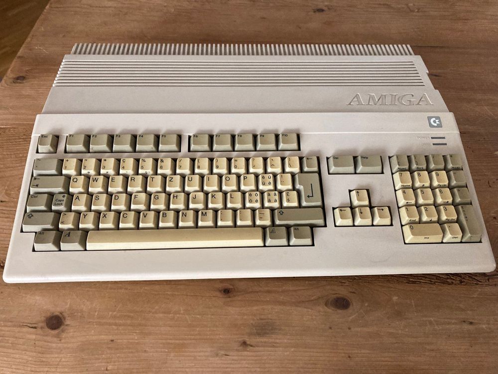 Commodore Amiga 500 inkl. 512kb Memory Expansion (No Floppy) | Kaufen auf Ricardo