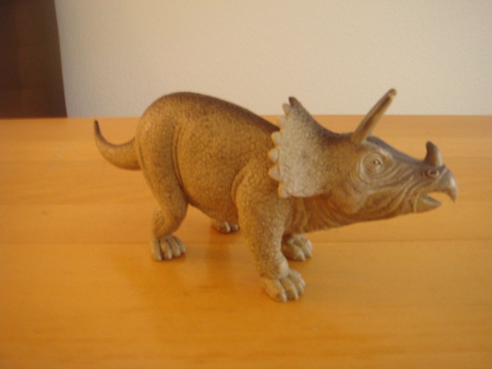 Dino Figur (Gebraucht) in Reinach BL für CHF 5 – mit Lieferung auf Ricardo kaufen