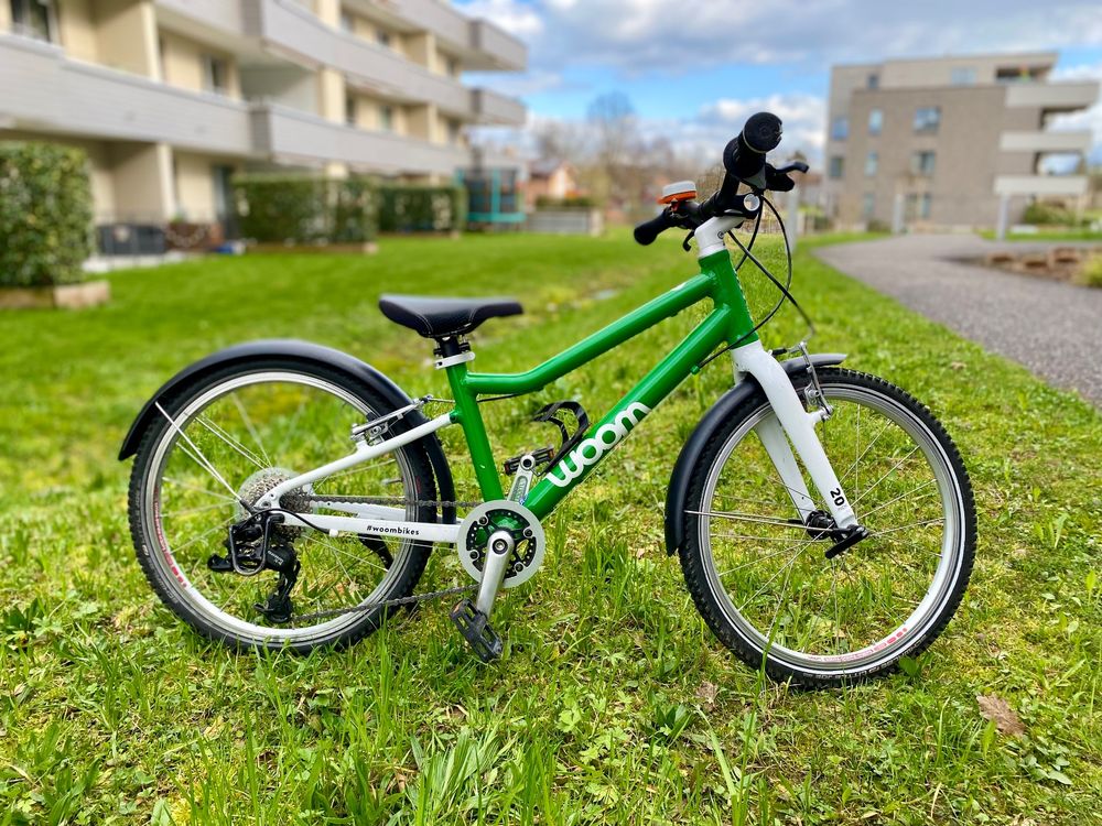 Woom 4 Grün mit Steckschutzbleche und Seitenständer (Gebraucht) in für ...