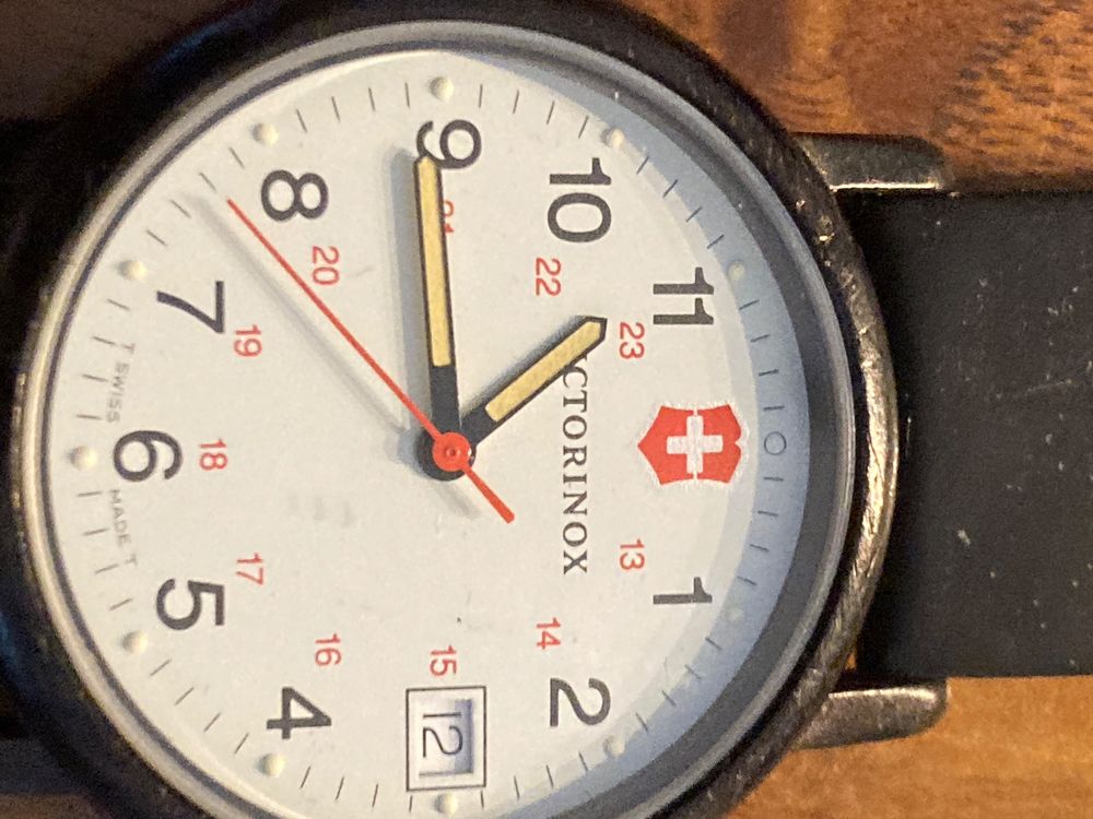 VICTORINOX Uhr .Neue Batterien 36mm und neu box tisot (Gebraucht) in ...