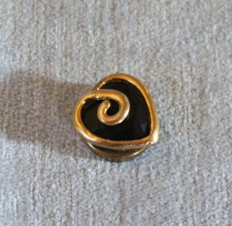 Knopfschmuck Herz schwarz, Nony New York (Gebraucht) in Brittnau für ...