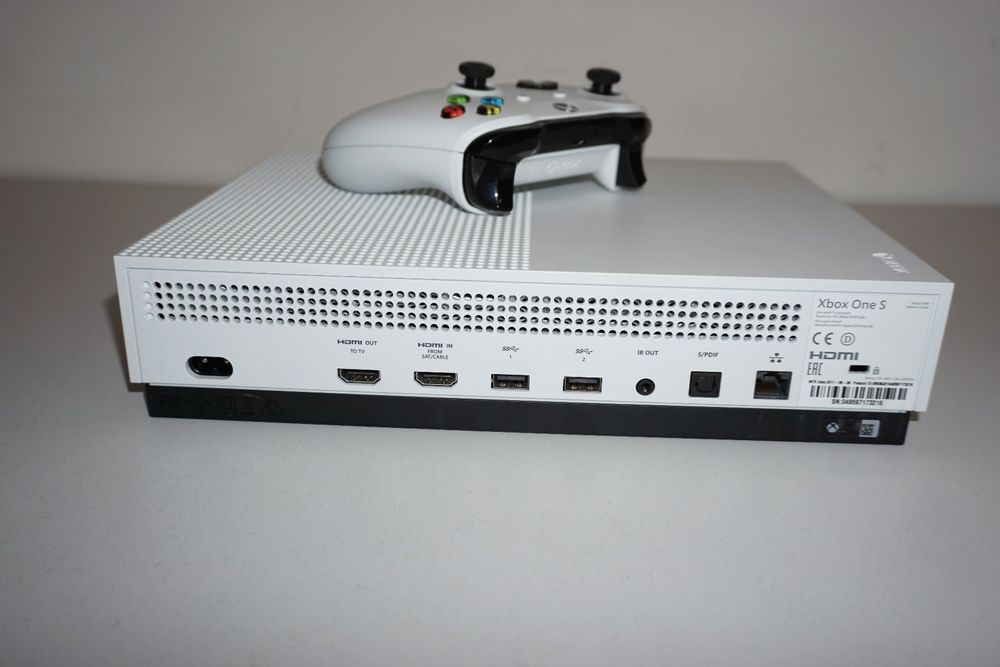 Microsoft Xbox One S 1TB Spielekonsole + Controller | Kaufen auf Ricardo