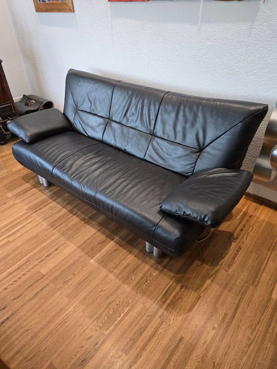Schwarzes 3er und 2er Leder-Sofa mit Chromfüssen | Kaufen auf Ricardo