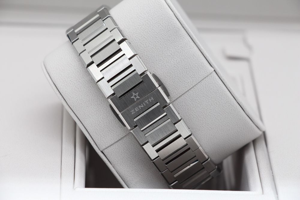 Zenith Defy Skyline Chrono 42mm, 1. Hand, Full-Set (Gebraucht) in Zug ...