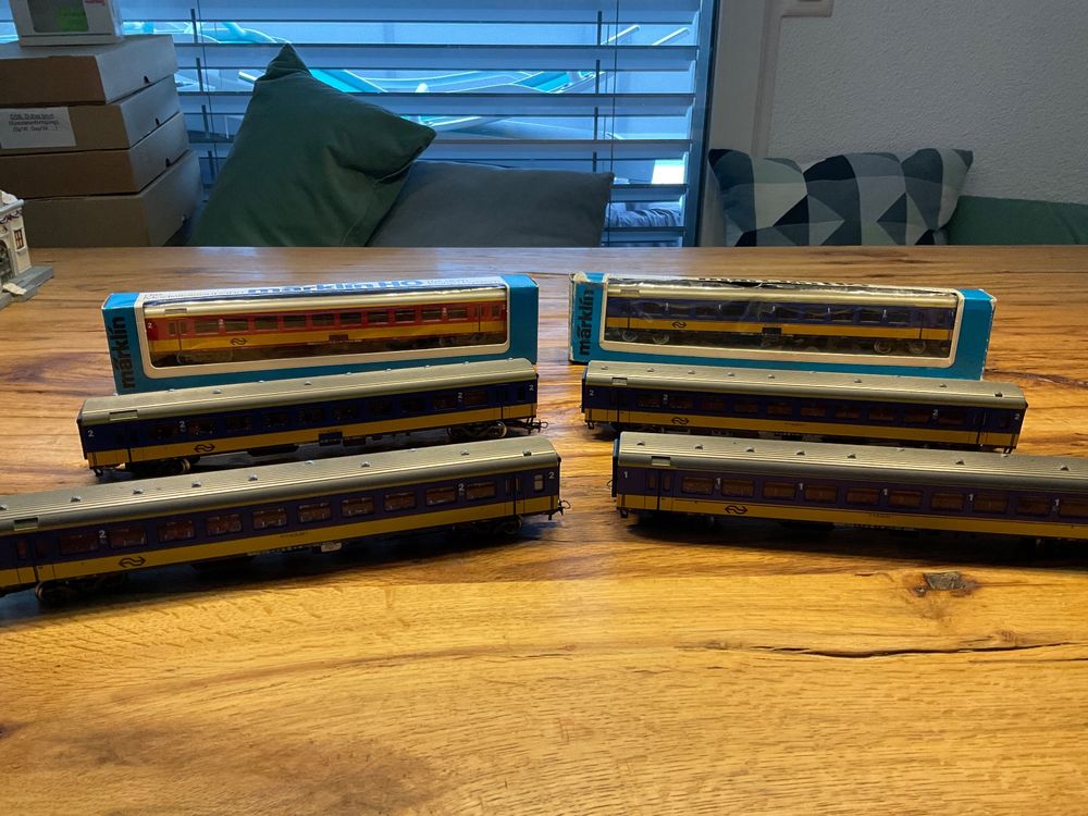 Märklin 3326/ NS 1631, Analog mit 6 Personenwagen (Neu und originalverpackt) in Triesenberg für ...