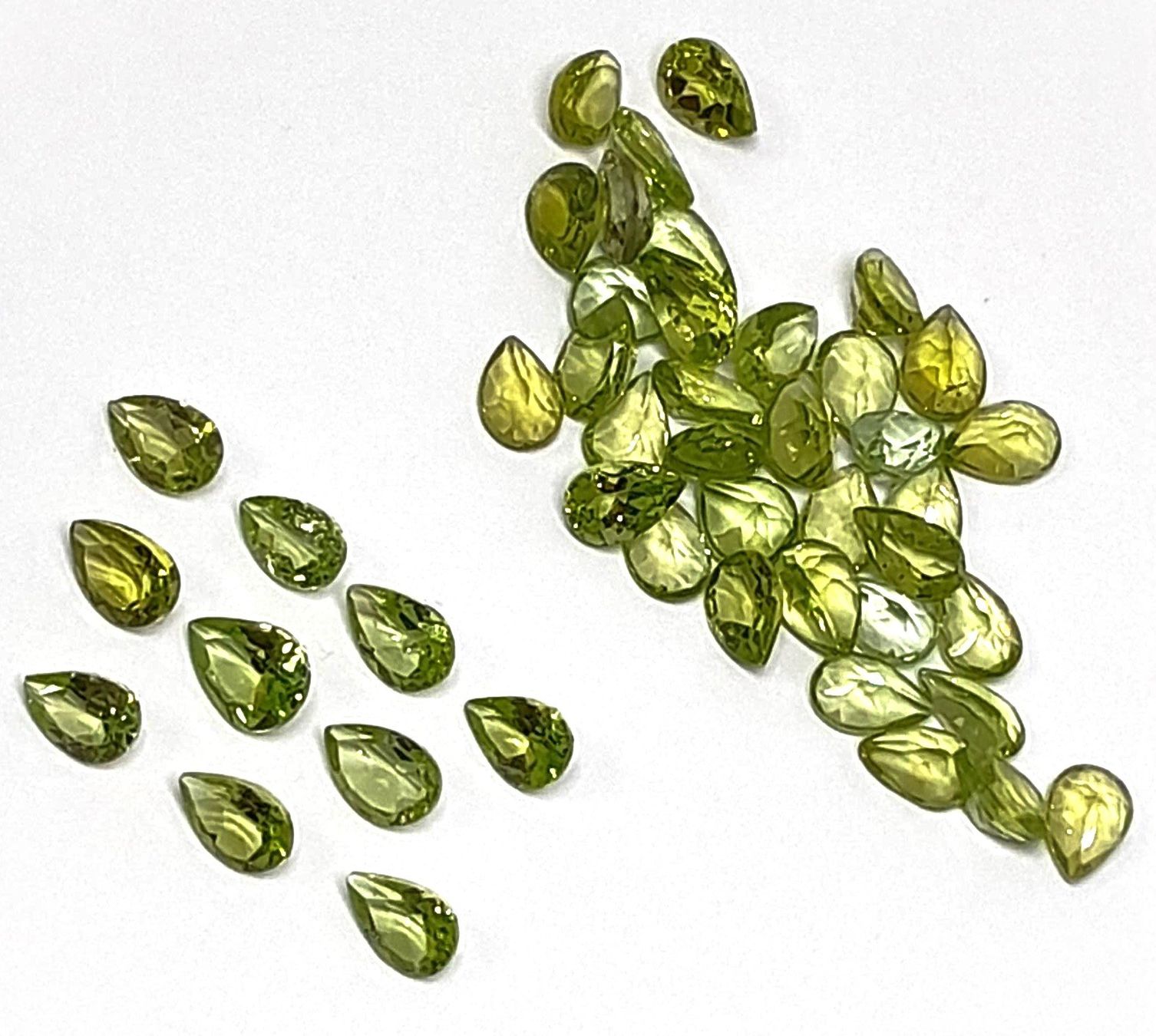 Promo Lot 20.54 ct Péridots poire 8x5/6mm Valeur 2'400.- Fr (Neuf (Voir ...