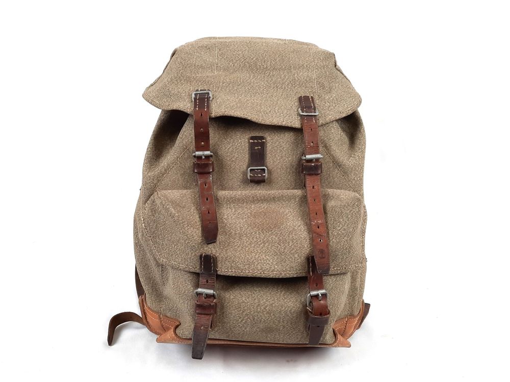 alter Rucksack aus Stoff der Schweizer Armee (Gebraucht) in Beinwil am ...