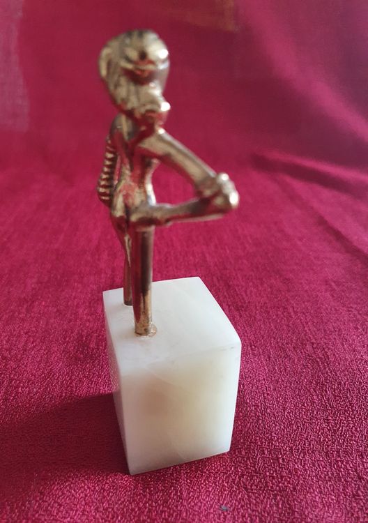 Bronze Figur Dancing Girl of Mohenjo Daro auf Marmor Sockel (Gebraucht) in Auw für CHF 25 – mit ...