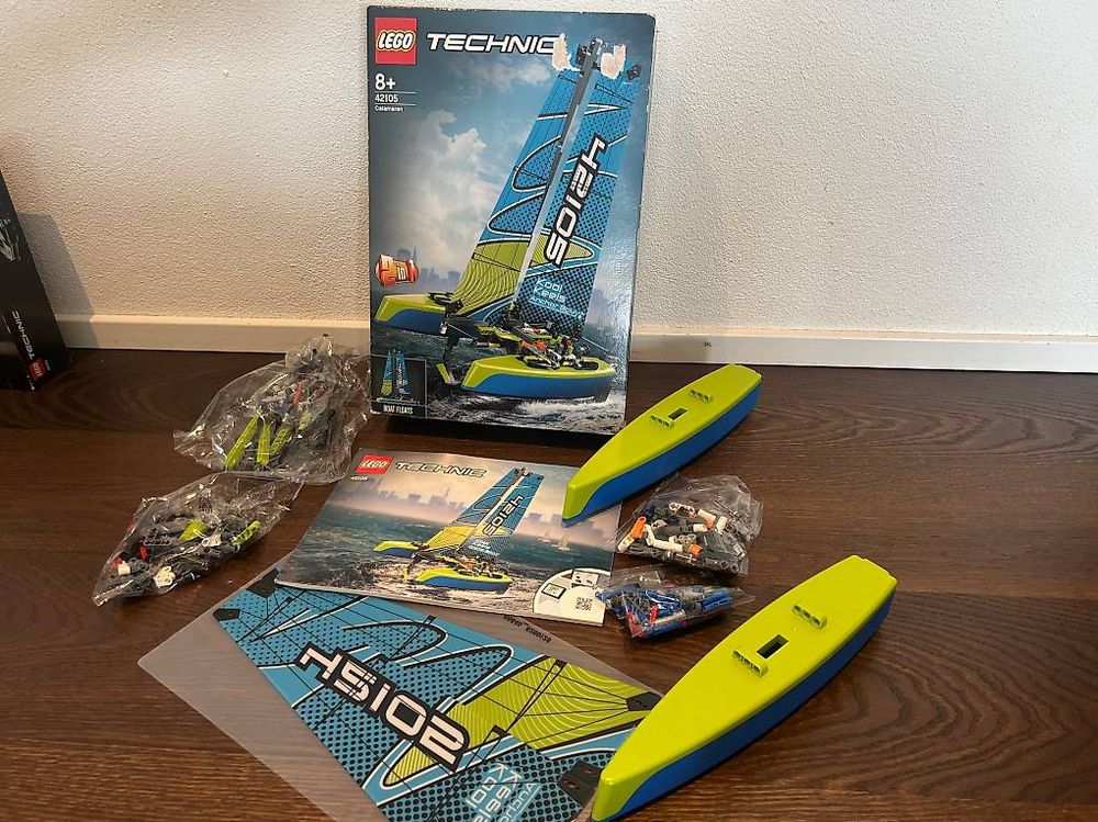 Lego Technic Catamaran 42105 (Gebraucht) in Neftenbach für CHF 35 – nur ...