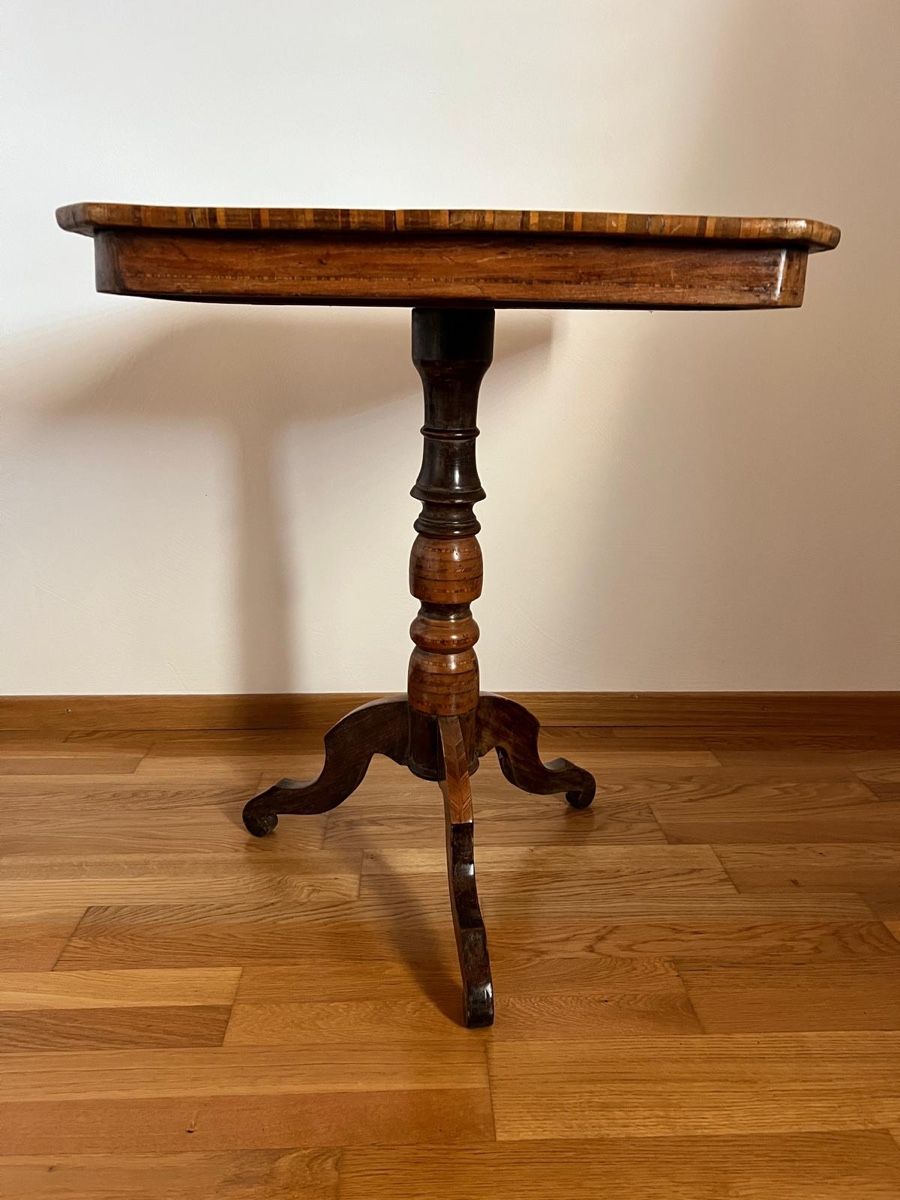 Table d'appoint ancienne, marqueterie artisanale unique (Gebraucht) in ...