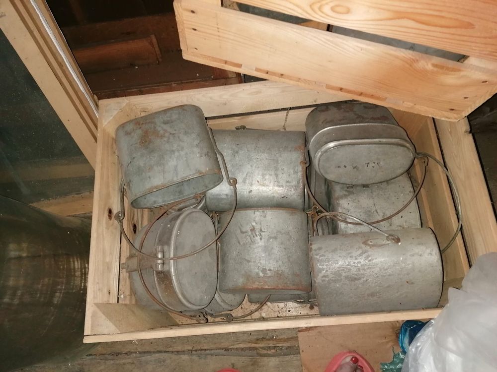 3 Kisten gefüllt mit Gamellen aus Zinn (Gebraucht) in Brittnau für CHF ...