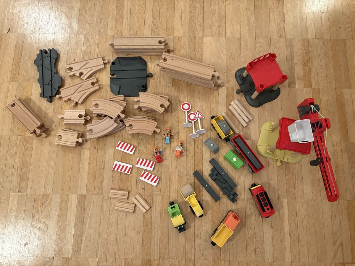 Wood Brio and other train set with Tracks, Vehicles (Gebraucht) in Nyon ...