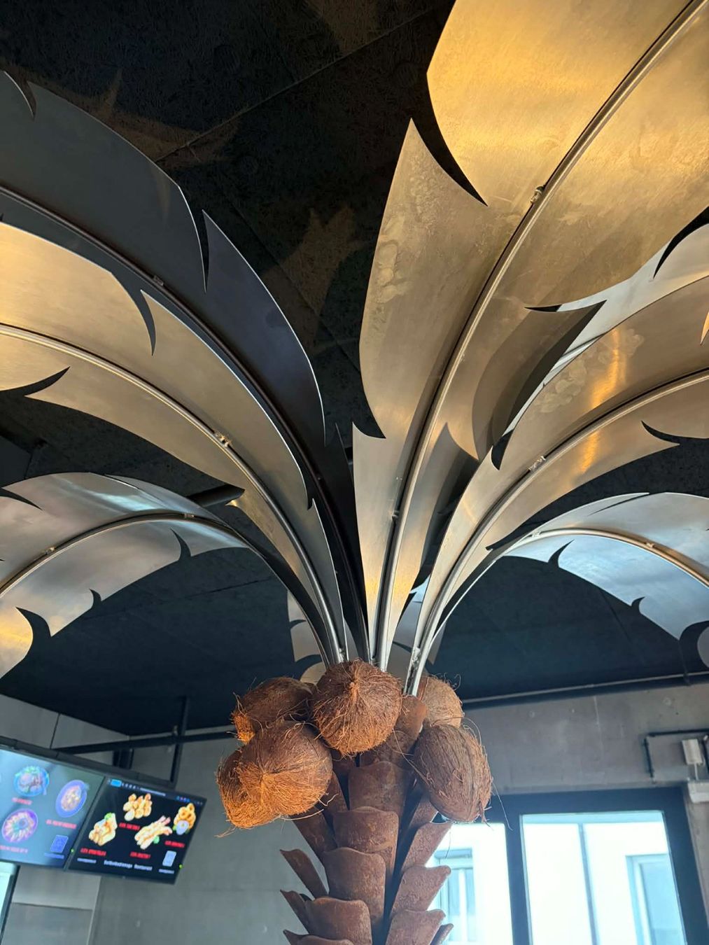 Exotische Metall-Palme – Ein Hauch von Sommer für Ihr Zuh... (Gebraucht ...