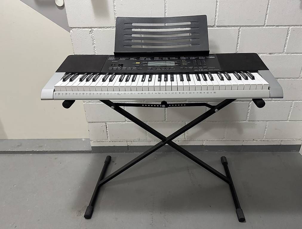Keyboard Casio CTK-4400 mit Ständer (NP 300.-) (Gebraucht) in Berg TG ...