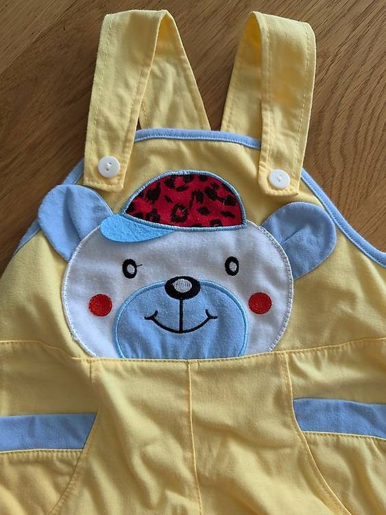 Süsse Baby Latzhose 68 Baumwolle 💛 Bär 👍 Shorts T-Shirt (Gebraucht) in ...