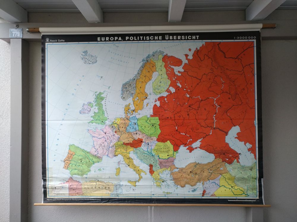 Rollkarte Europakarte Politisch (Gebraucht) in Bern für CHF 15 – mit Lieferung auf Ricardo kaufen
