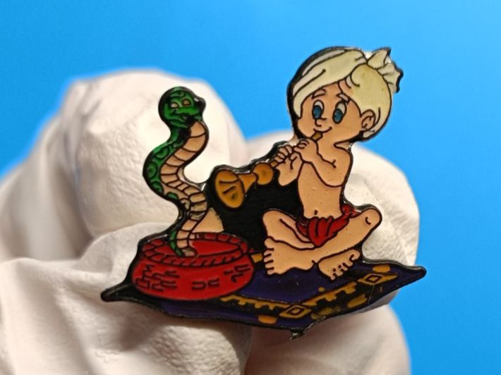 Pin Schlangenbeschwörung - Box 39 (Gebraucht) in Köniz für CHF 1 – mit ...