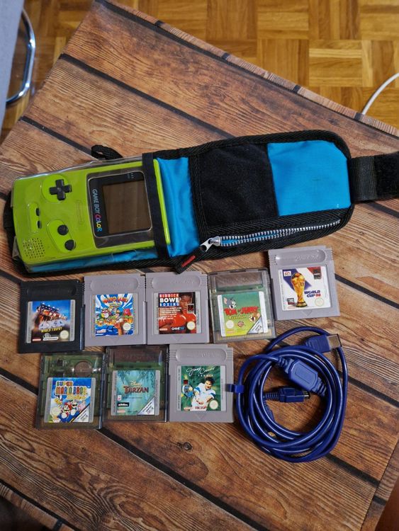 Game Boy Color avec divers jeu et sacoche (Gebraucht) in Montherod für ...