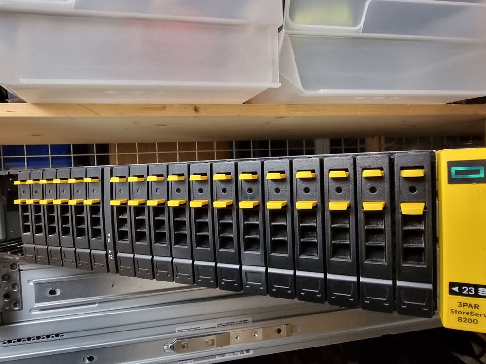 HPE 3PAR StoreServ 8200 2-node Storage Base (Gebraucht) in Altendorf für CHF 500 – nur Abholung ...