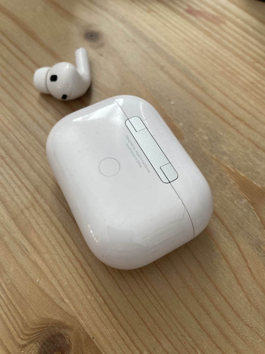 Case & Airpod Links - Apple Airpods pro 2nd Gen. Lightning (Gebraucht ...