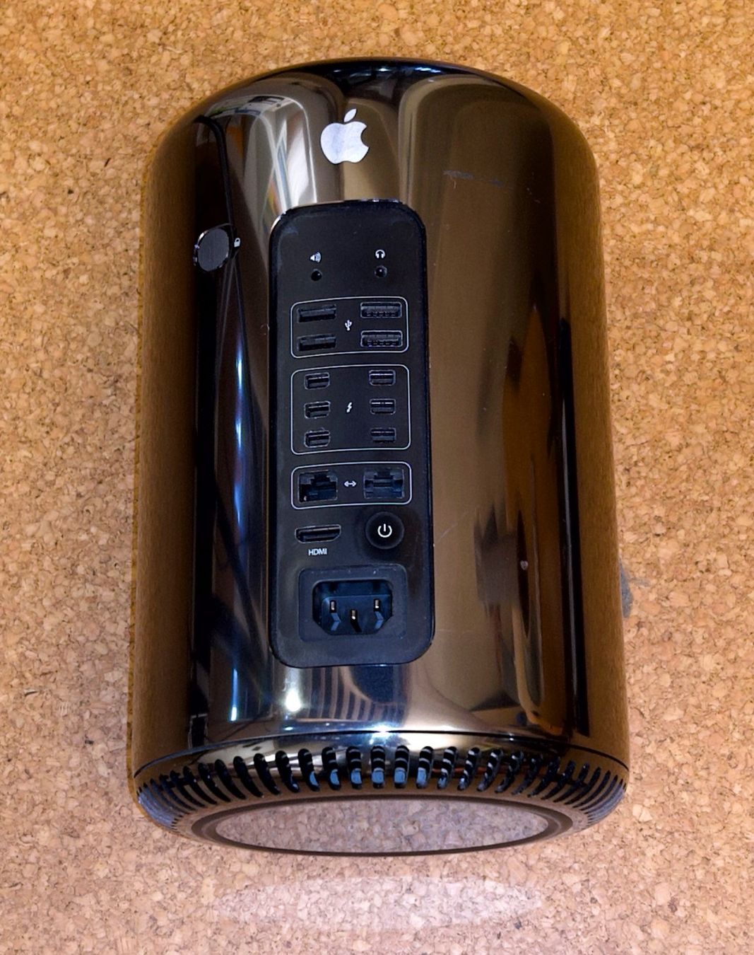 Mac Pro (Late 2013) 64RAM/512flash inkl. Racksystem (Gebraucht) in ...