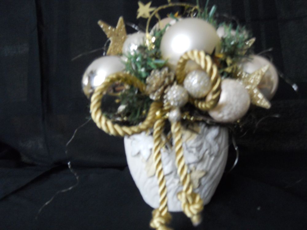 Weihnachts-Tischdeko mit Kugeln (Neu und originalverpackt) in Meilen für CHF 30 – mit Lieferung ...