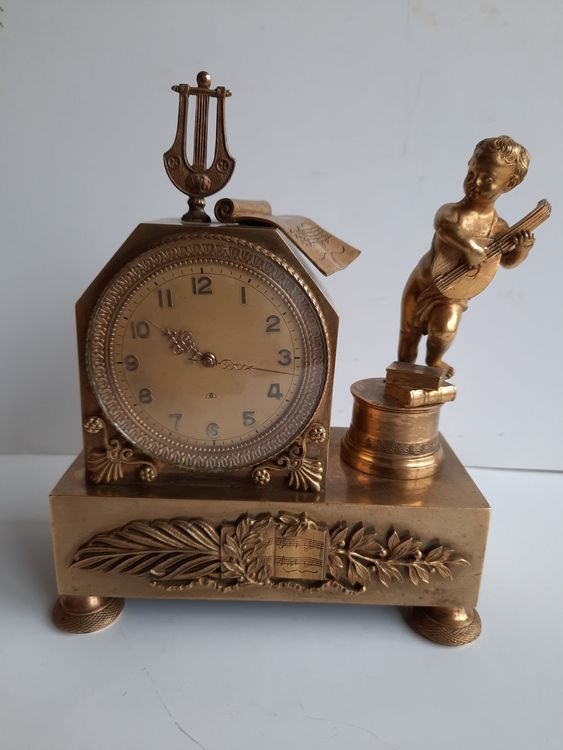 Antike Messing- Tischuhr, Empire Stil, Putto mit Laute (Gebraucht) in ...