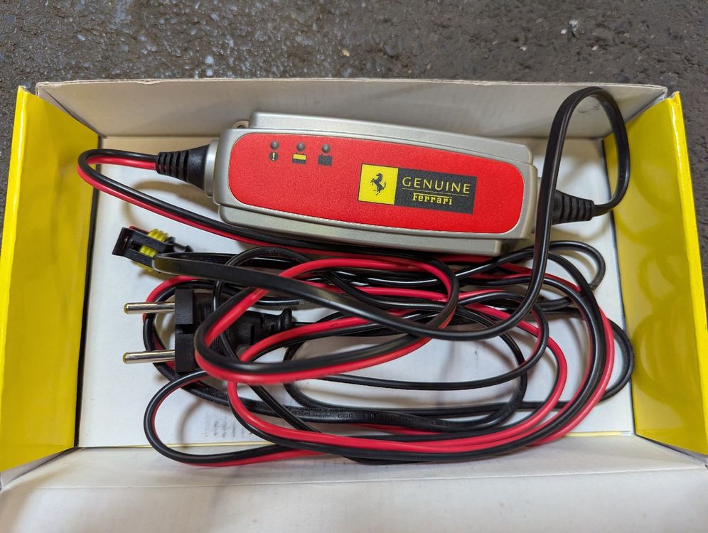 Original Ferrari Gran Turismo Batterieladegerät - aus Lager (Gebraucht ...