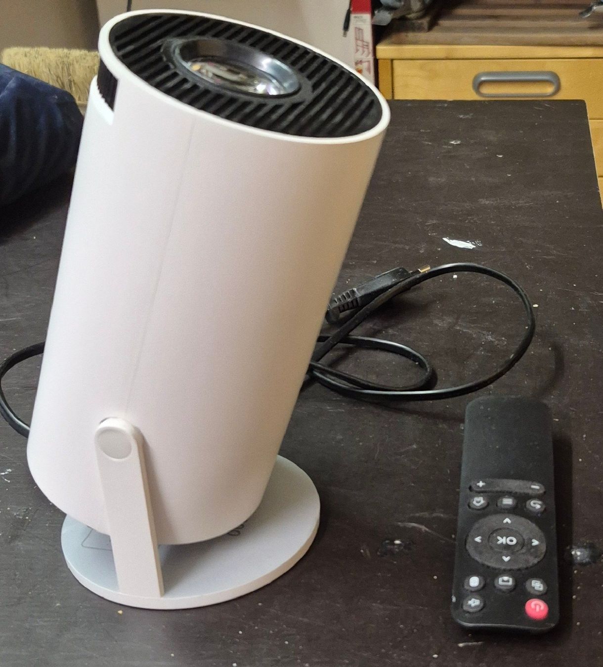 Mini Beamer - Ideal für gemütliche Filmeabende zu Hause! (Gebraucht) in ...