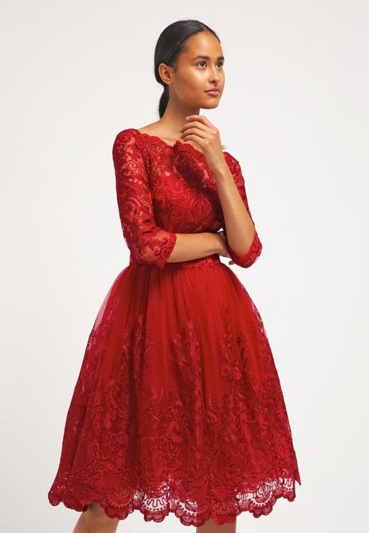 Rotes Spitzenkleid