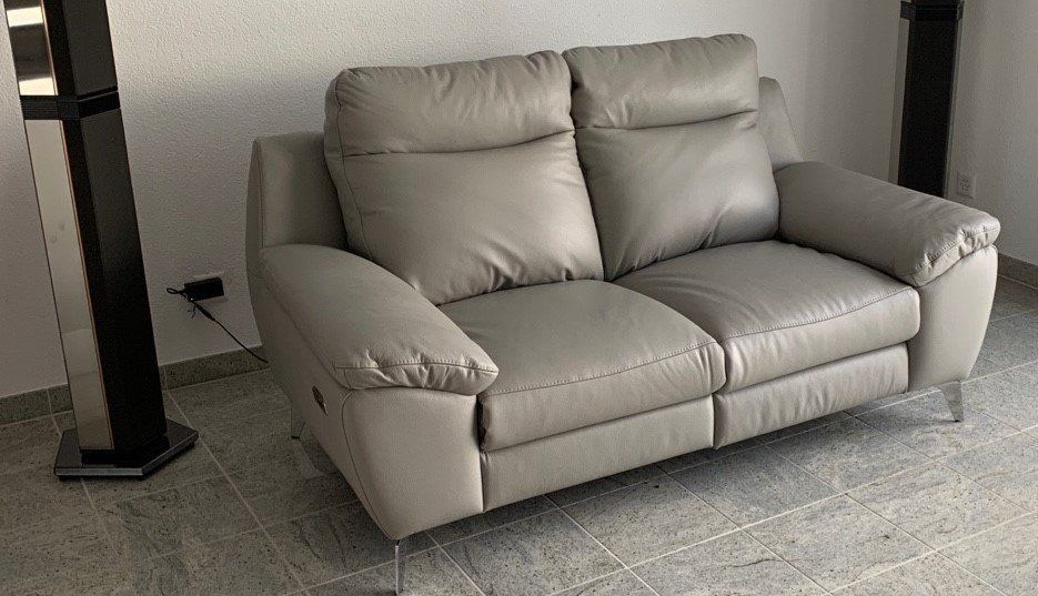 2er Sofa, echt Leder, elektrisch verstellbar | Kaufen auf Ricardo