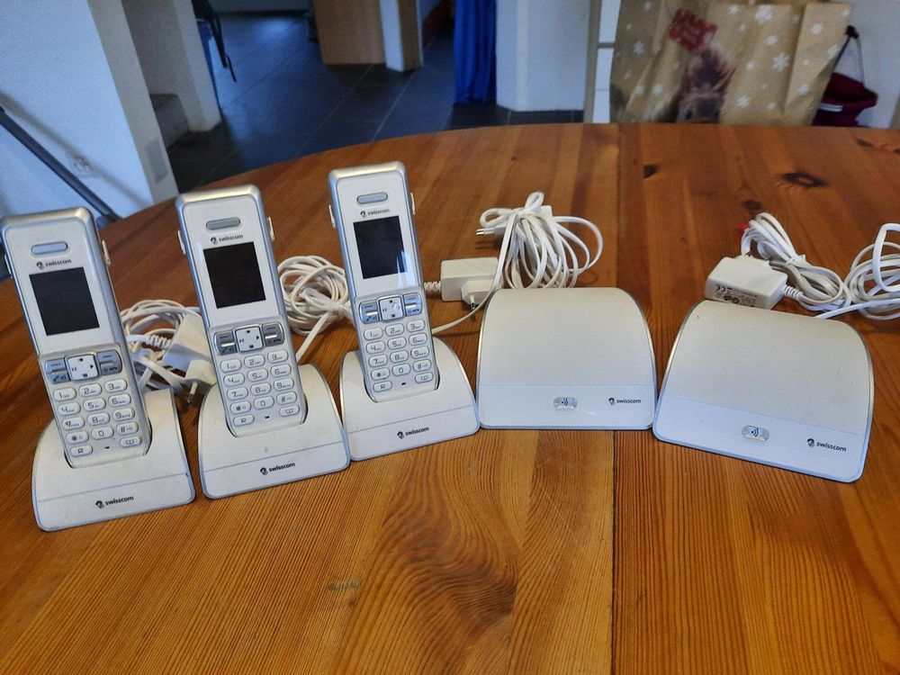3x Telefon und 2x Basisstation Swisscom (Gebraucht) in Wittnau für CHF ...