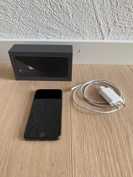 iPhone 8 space grey 64 GB | Kaufen auf Ricardo