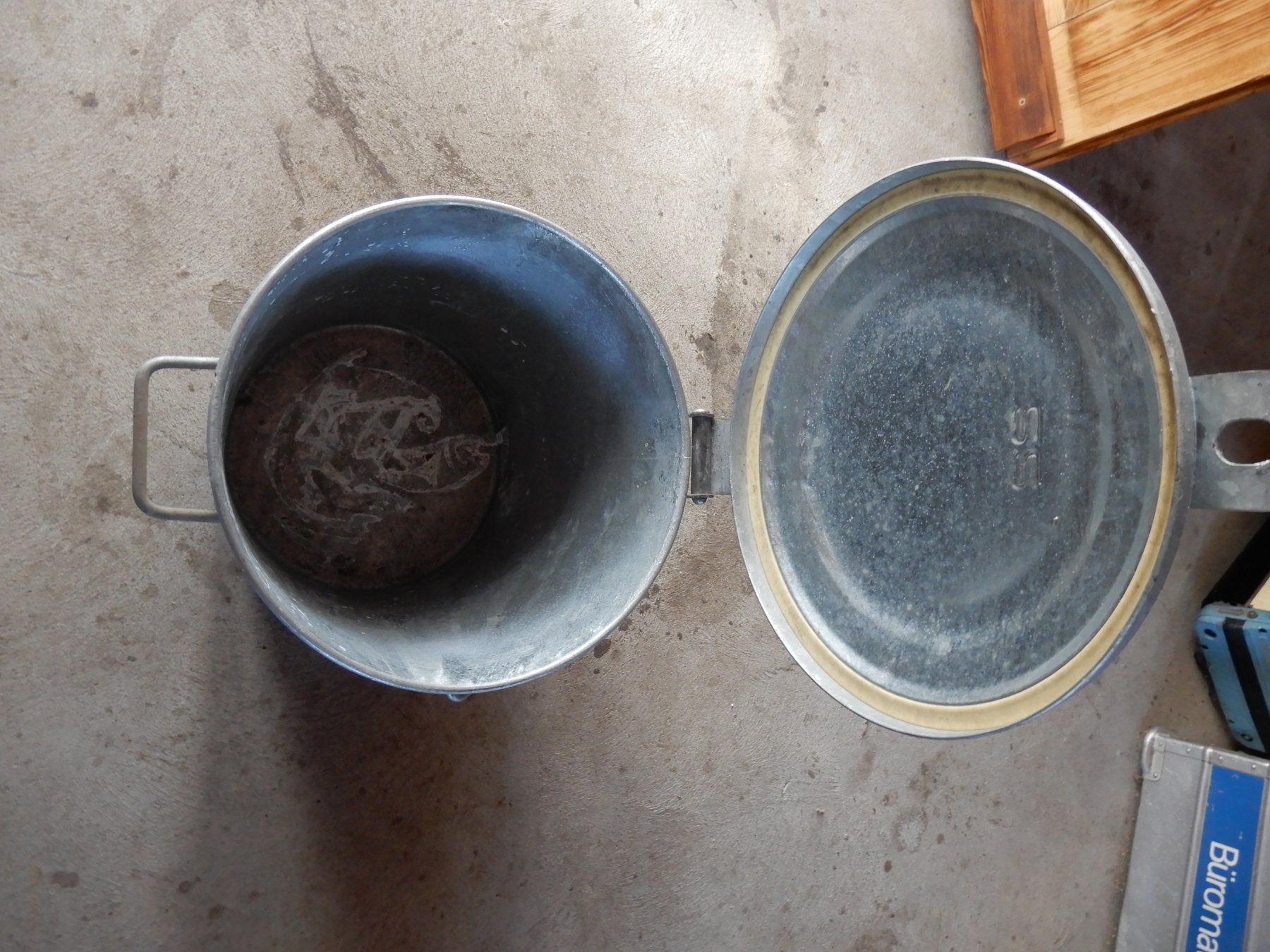 Ochsner Asche- oder Abfallkübel Stahlblech verzinkt 22 Lt (Gebraucht ...