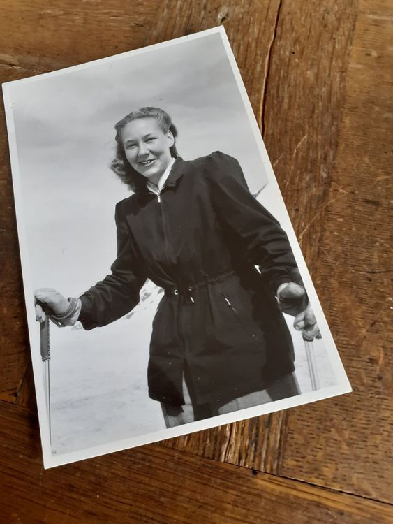 JUNGI FRAU uf de SCHII im PORTRàT - ST. MORITZ | Kaufen auf Ricardo