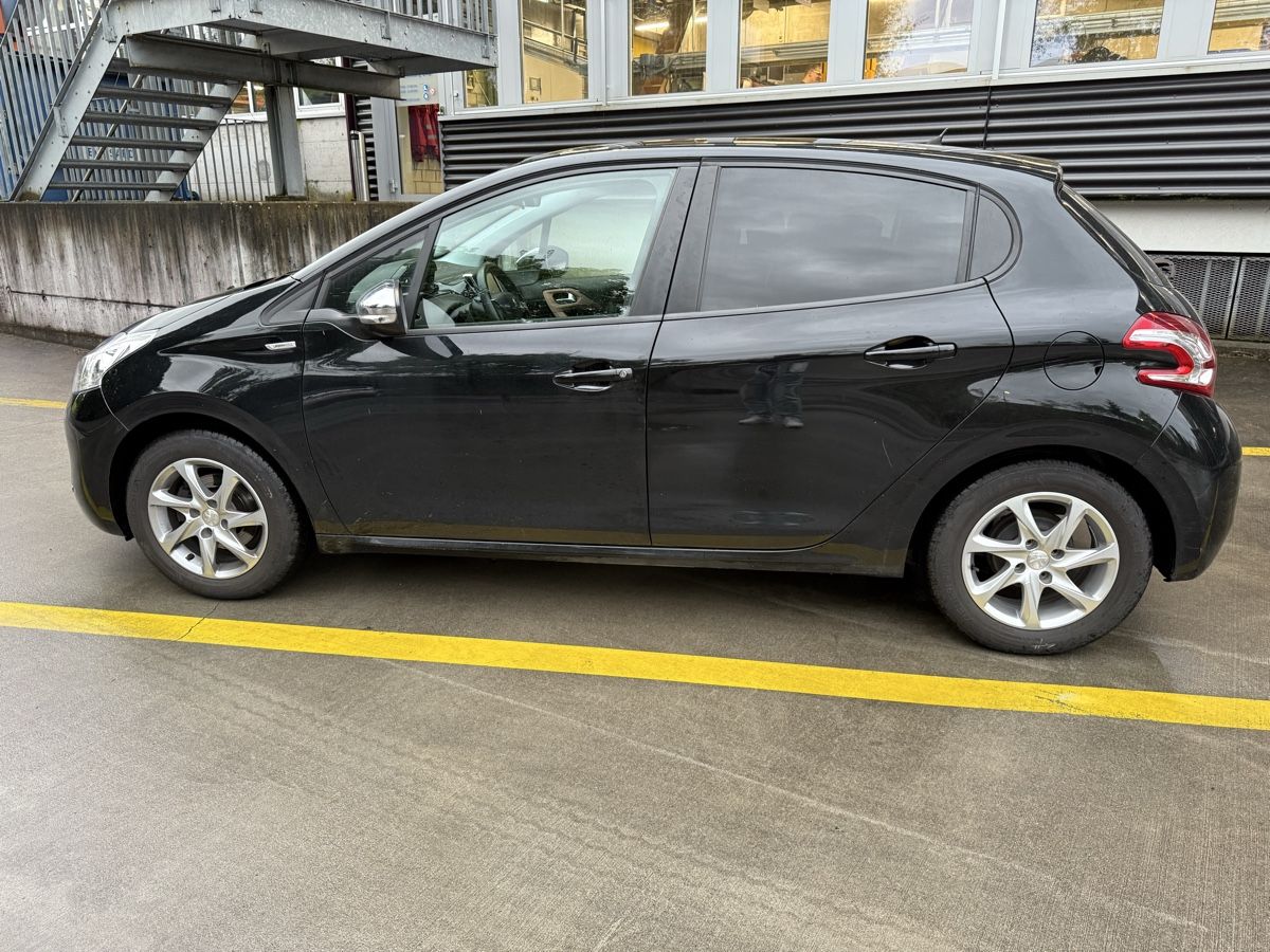 Peugeot 208 Active, Schwarz, JG 2013, Top Zustand! (Gebraucht) in Feusisberg für CHF 3300 – nur ...