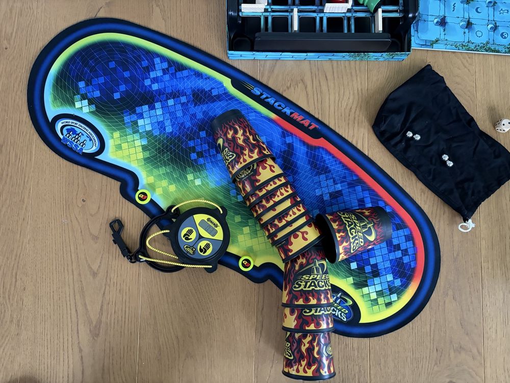 Speed Stacks Set + Magisches Labyrinth Kinderspiel (Gebraucht) in ...