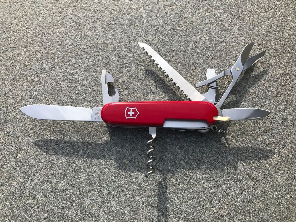 Neues Schweizer Sackmesser Victorinox mit 15 Funktionen (Neu und originalverpackt) in Oberwil b ...