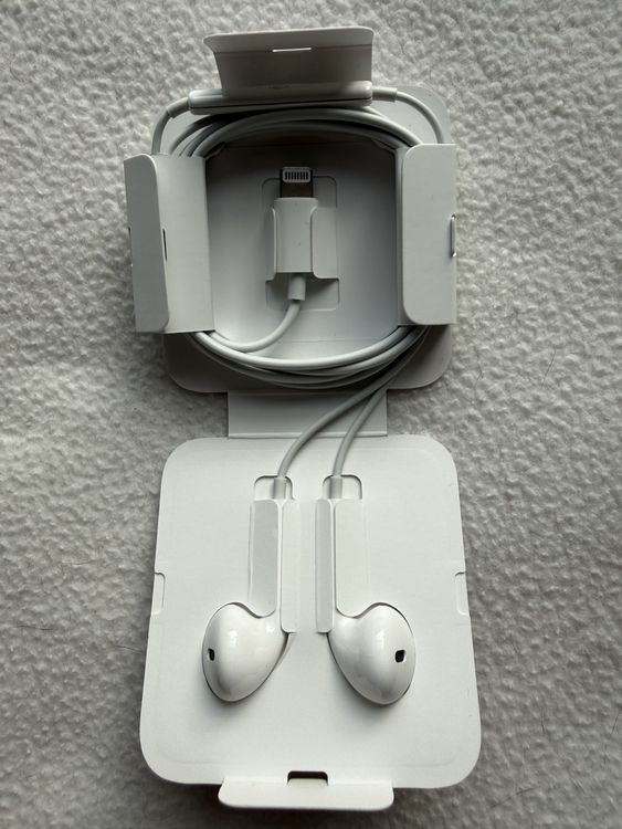 Original Apple EarPods Kopfhörer Lightning - Neuwertig! (Neu (gemäss ...