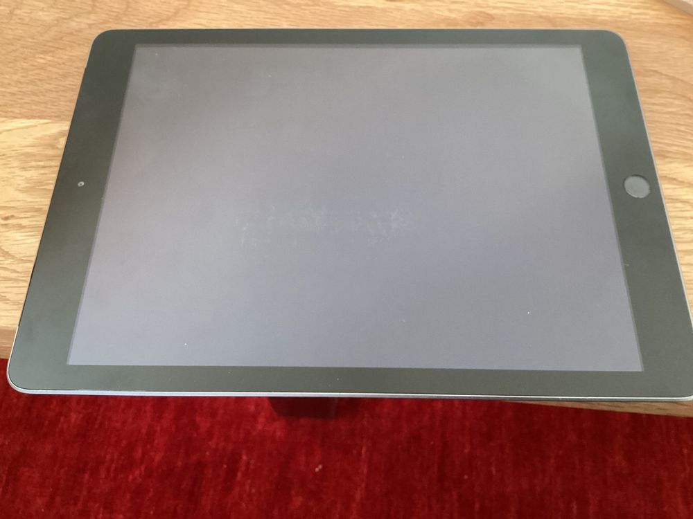 iPad 5. Generation 32GB silber (Model A1823 mit SIM) (Gebraucht) in ...