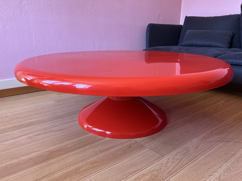 Roter Couchtisch von Artemide Milano | Kaufen auf Ricardo