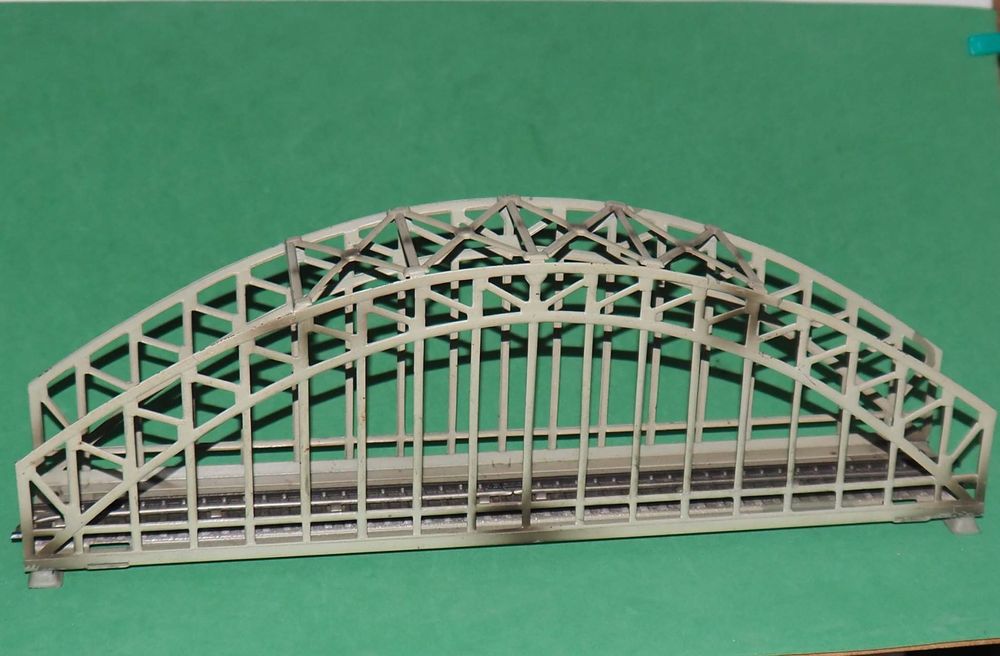 Märklin 467/2 Bogenbrücke mit Mittelschiene (Gebraucht) in Riazzino für ...